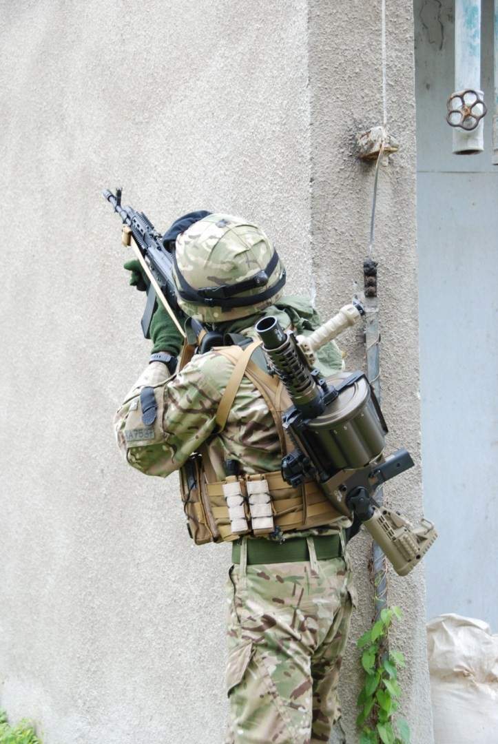 Tytan z granatnikiem rewolwerowym RPG-40