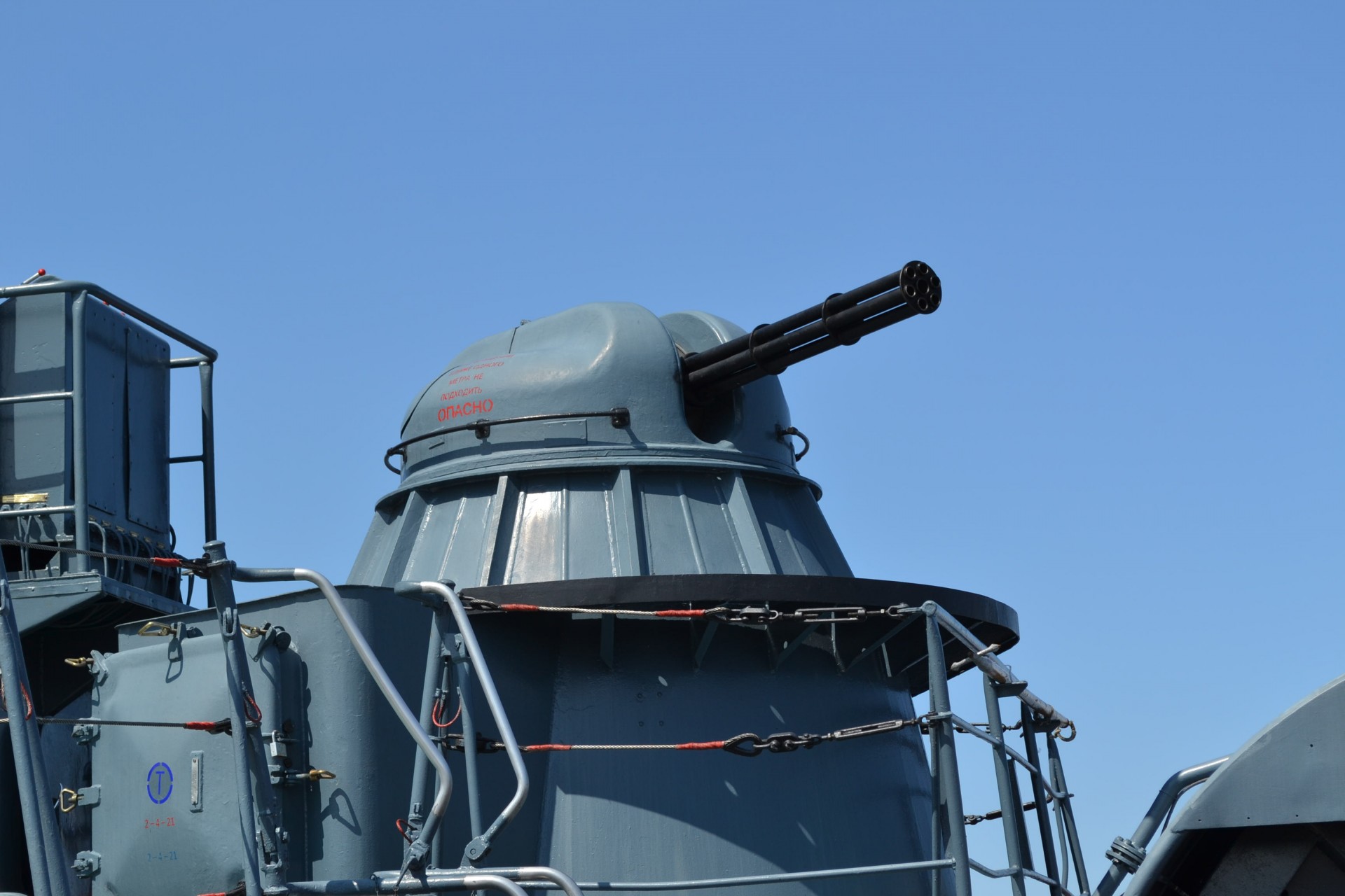 Rosyjski trałowiec BT-212 o drewnianym kadłubie w Gdyni