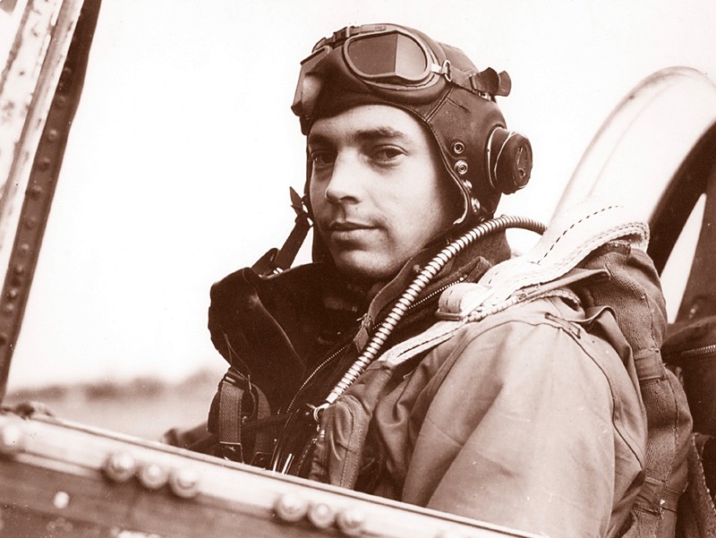 Zmarł William Overstreet- amerykański pilot, który w okupowanym przez ...