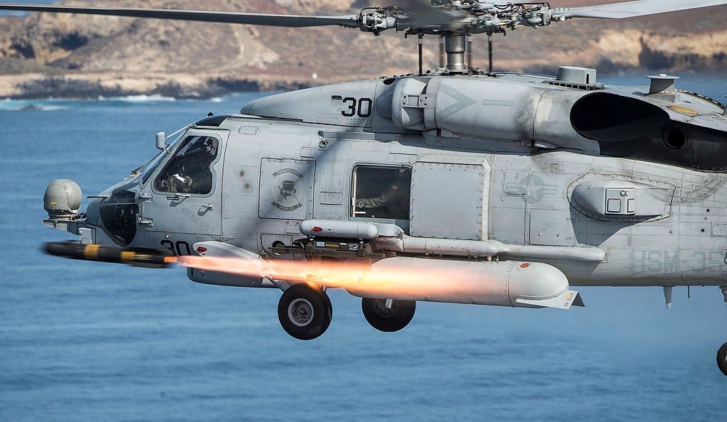 Seahawk z rakietami kierowanymi Hellfire i APKWS