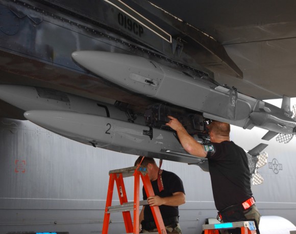 Raytheon dostarczy systemy zakłócające MALD-J dla US Air Force | Defence24