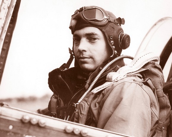 Zmarł William Overstreet- amerykański pilot, który w okupowanym przez ...