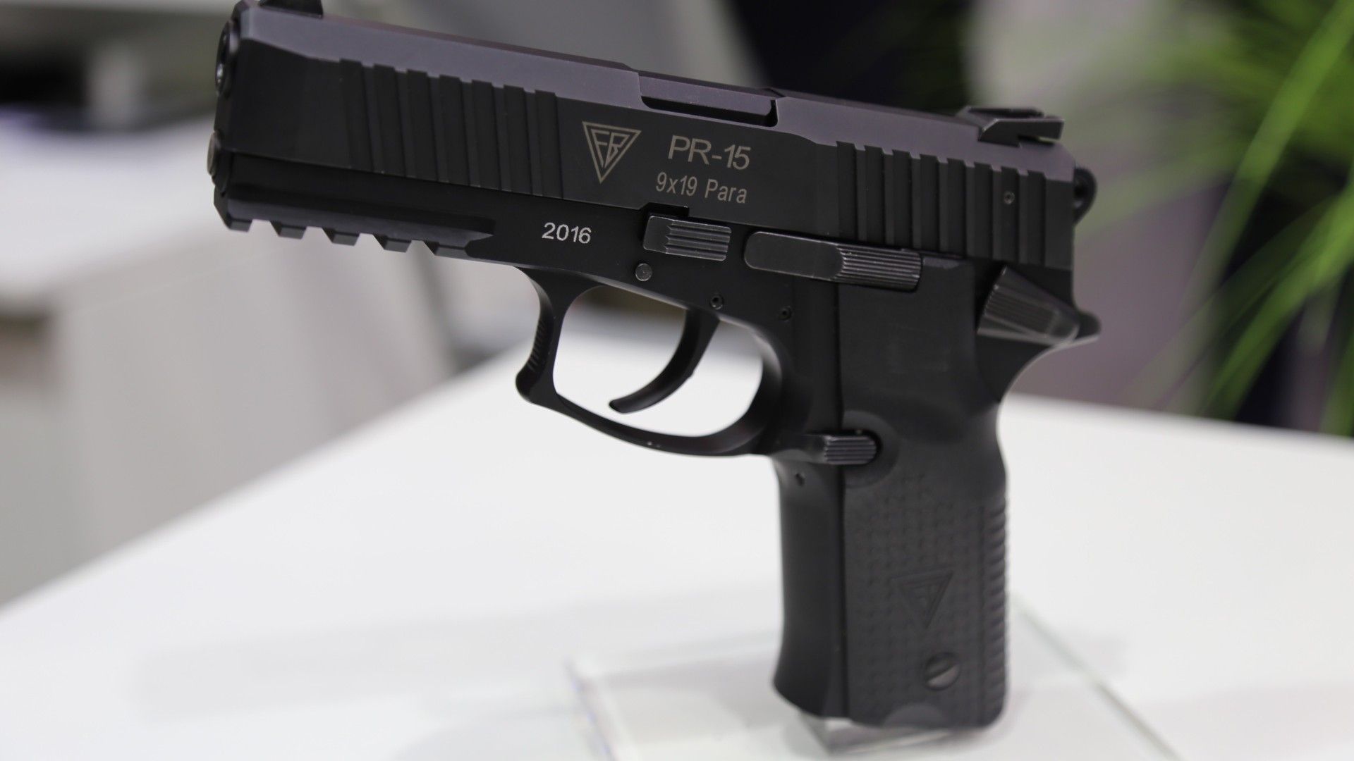 IU zaaprobował pistolet PR-15 Ragun. "Wkrótce trafi do Sił Zbrojnych RP ...