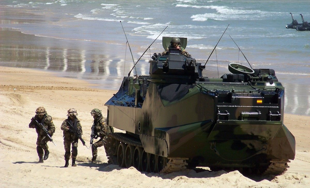 Więcej amfibii AAV-7 dla Hiszpanii