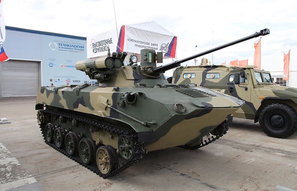 Rosjanie testują zmodernizowane BMD-2M. Z pociskami Kornet | Defence24