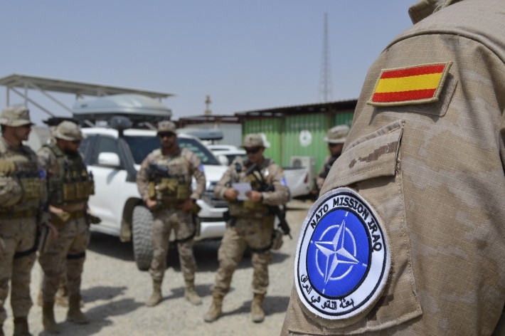 Ekspert: irackie grupy zbrojne odróżniają misję NATO od wojsk USA