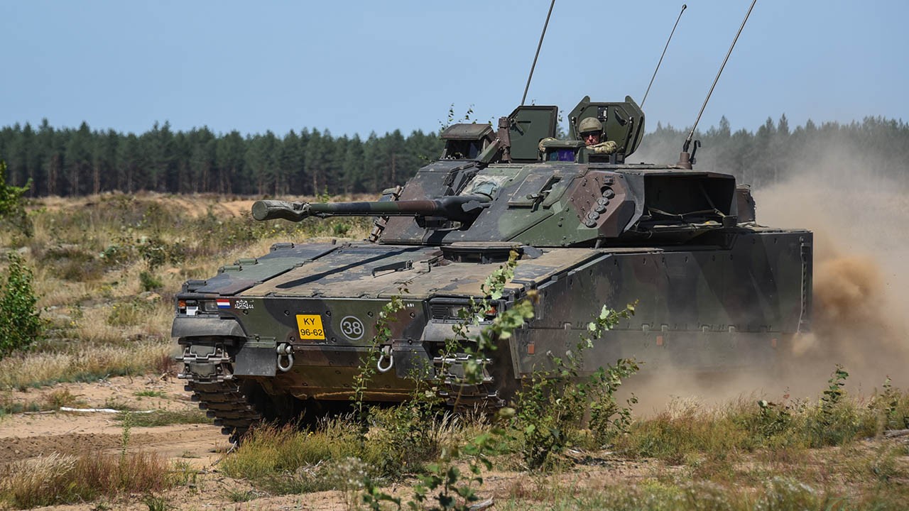 Holandia: zmodernizowane CV90 z "żelazną pięścią"