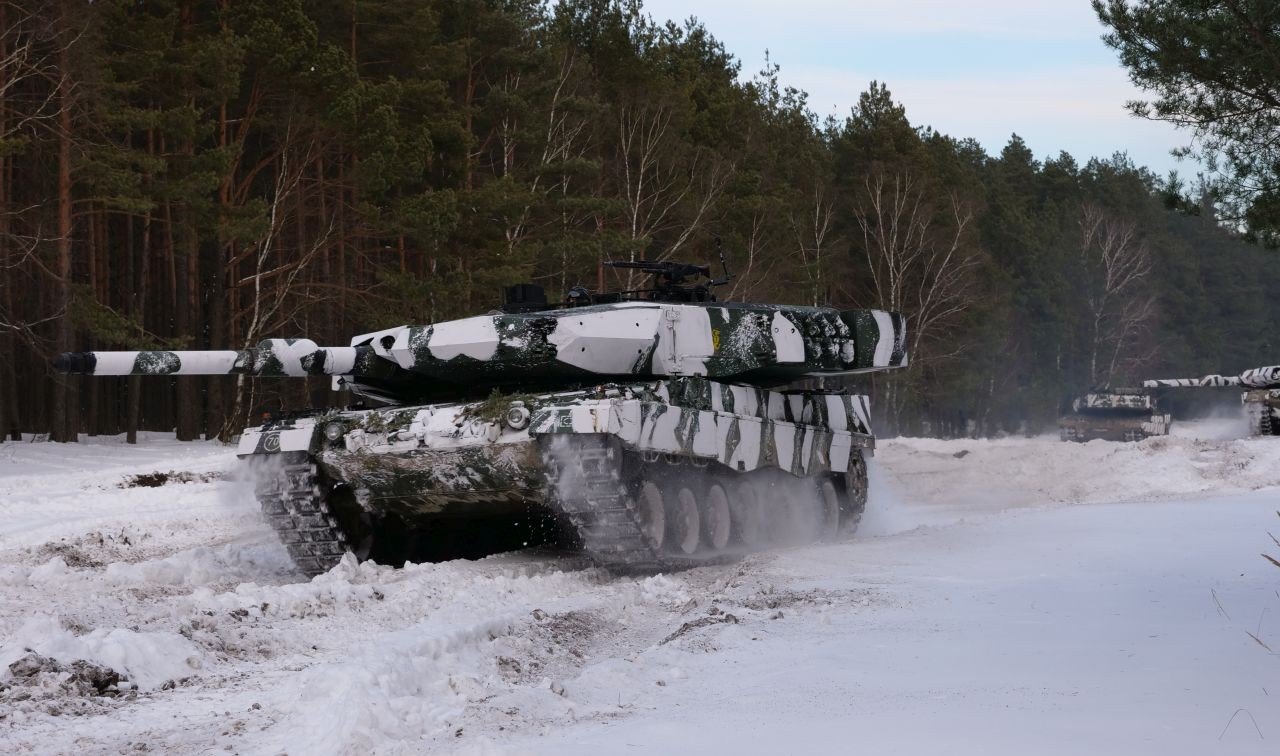 Polish Army Takes Delivery of Leopard 2PL Main Battle Tanks