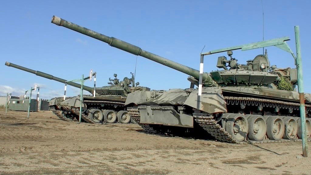 Rosja: "Arktyczne" T-80 ćwiczą przy granicy z Norwegią | Defence24