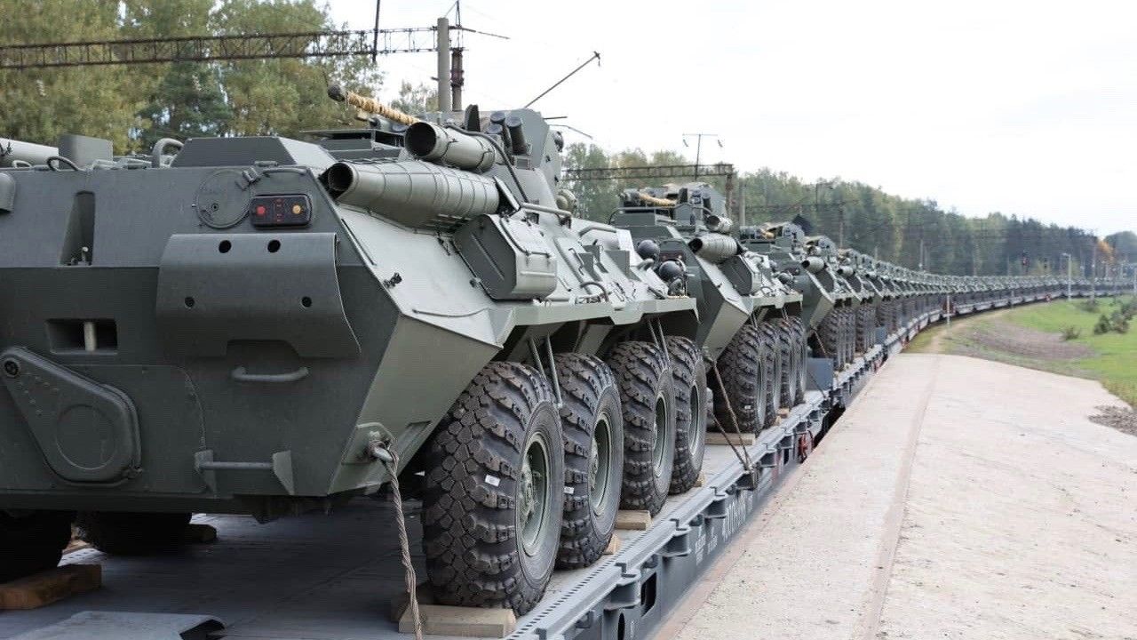 Białoruś z nowymi transporterami BTR-82A | Defence24