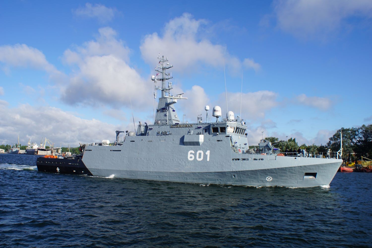 Szef MON podpisał umowę na dostarczenie MW kolejnych trzech ...