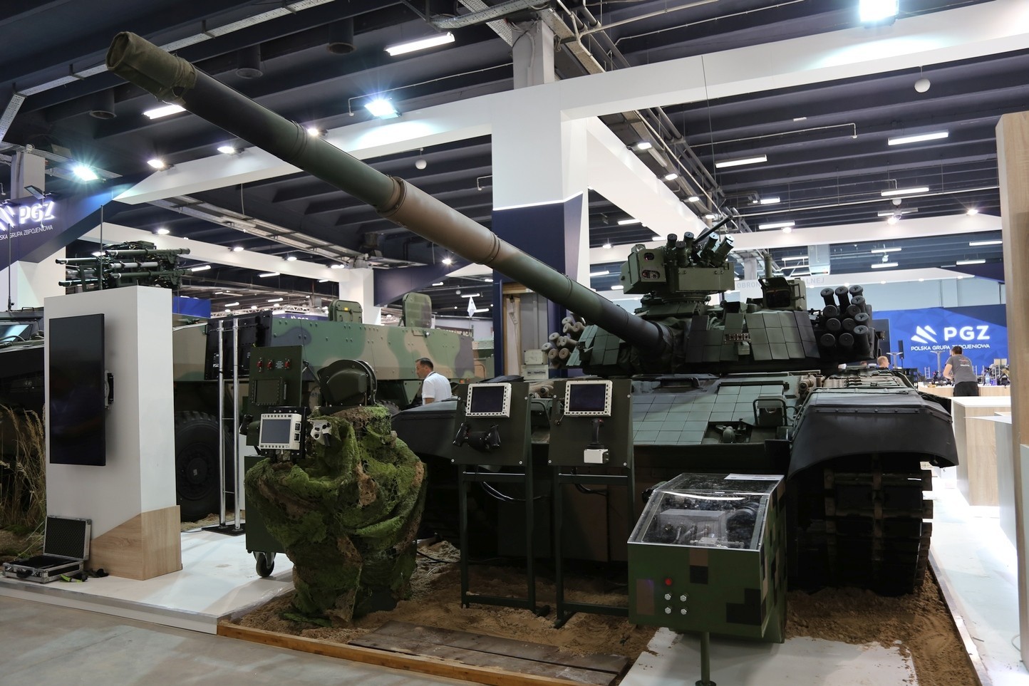 Polish PT-91 Twardy Tanks Sent to Ukraine [COMMENTARY] | Defence24.com