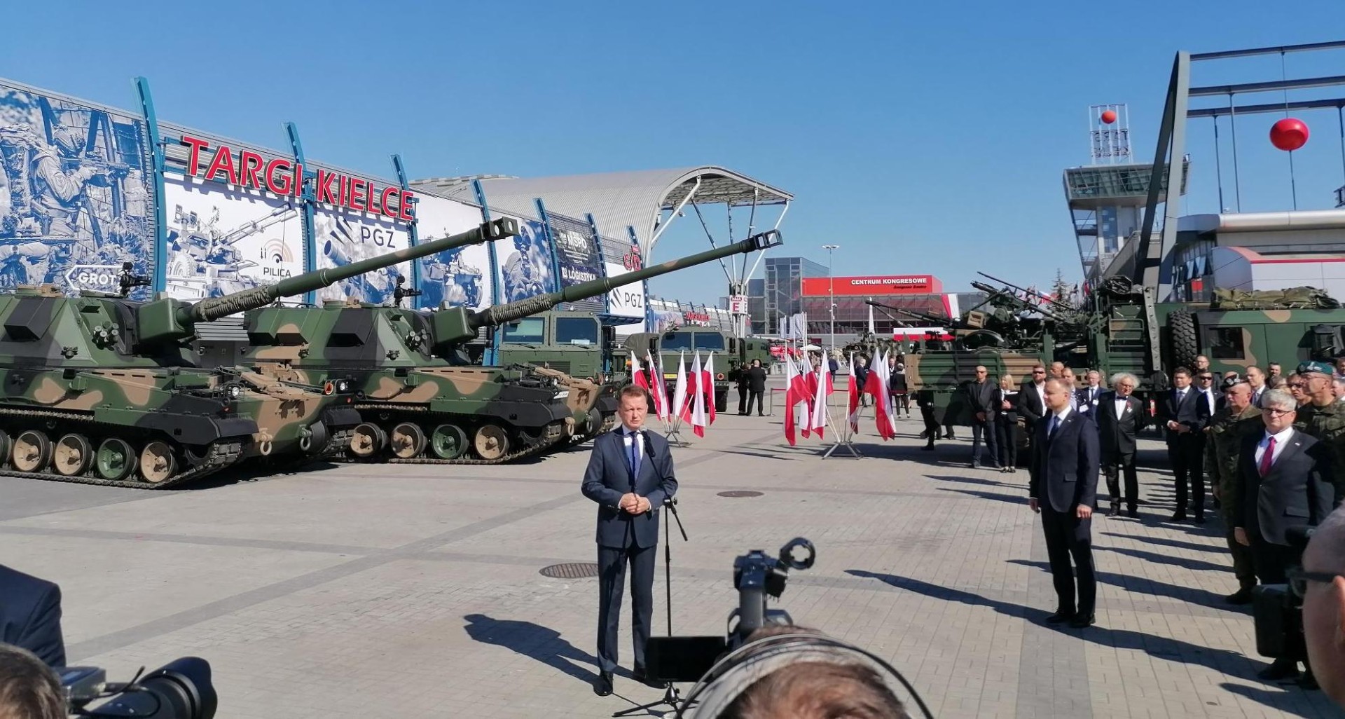 ZSSW na zmodernizowanym Rosomaku i pancerny Waran. HSW na MSPO 2022 ...