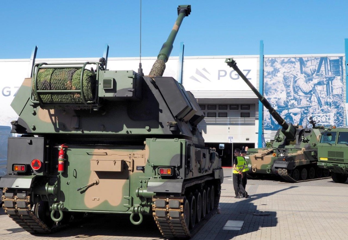 ZSSW na zmodernizowanym Rosomaku i pancerny Waran. HSW na MSPO 2022 ...