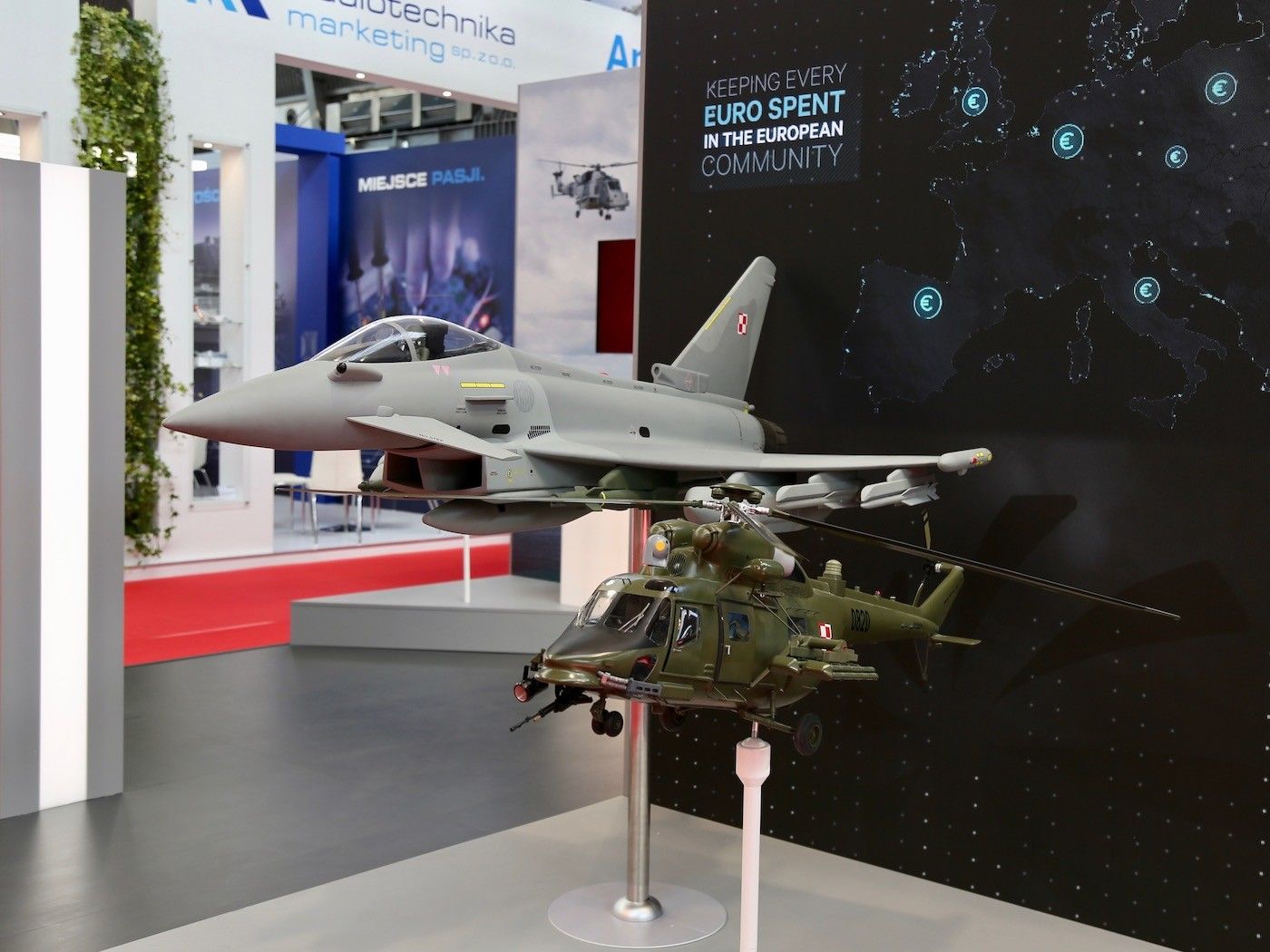MSPO 2022: Leonardo w Kielcach. Nie tylko Eurofighter i Master | MSPO ...