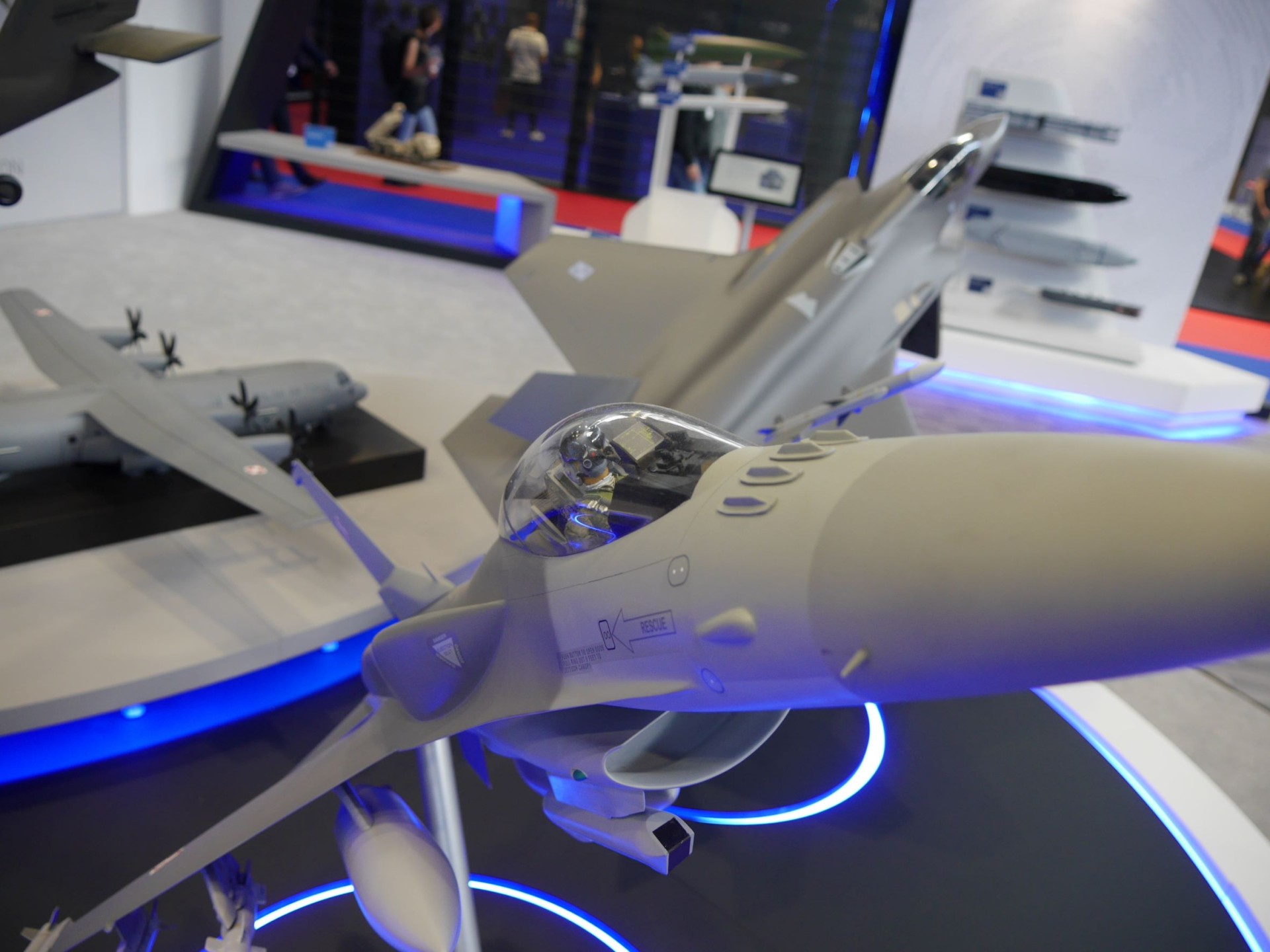 Samoloty, śmigłowce i nowe rakiety do HIMARS. Lockheed Martin na MSPO ...