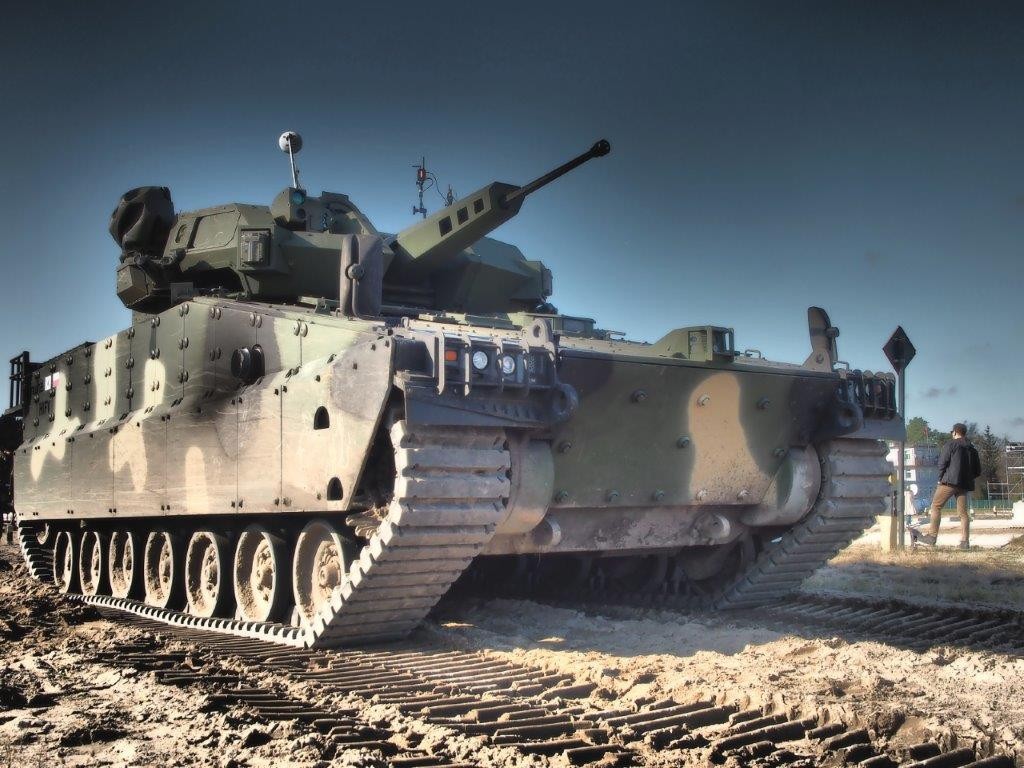 Polscy żołnierze testują Redbacka [FOTO] [WIDEO] | Defence24