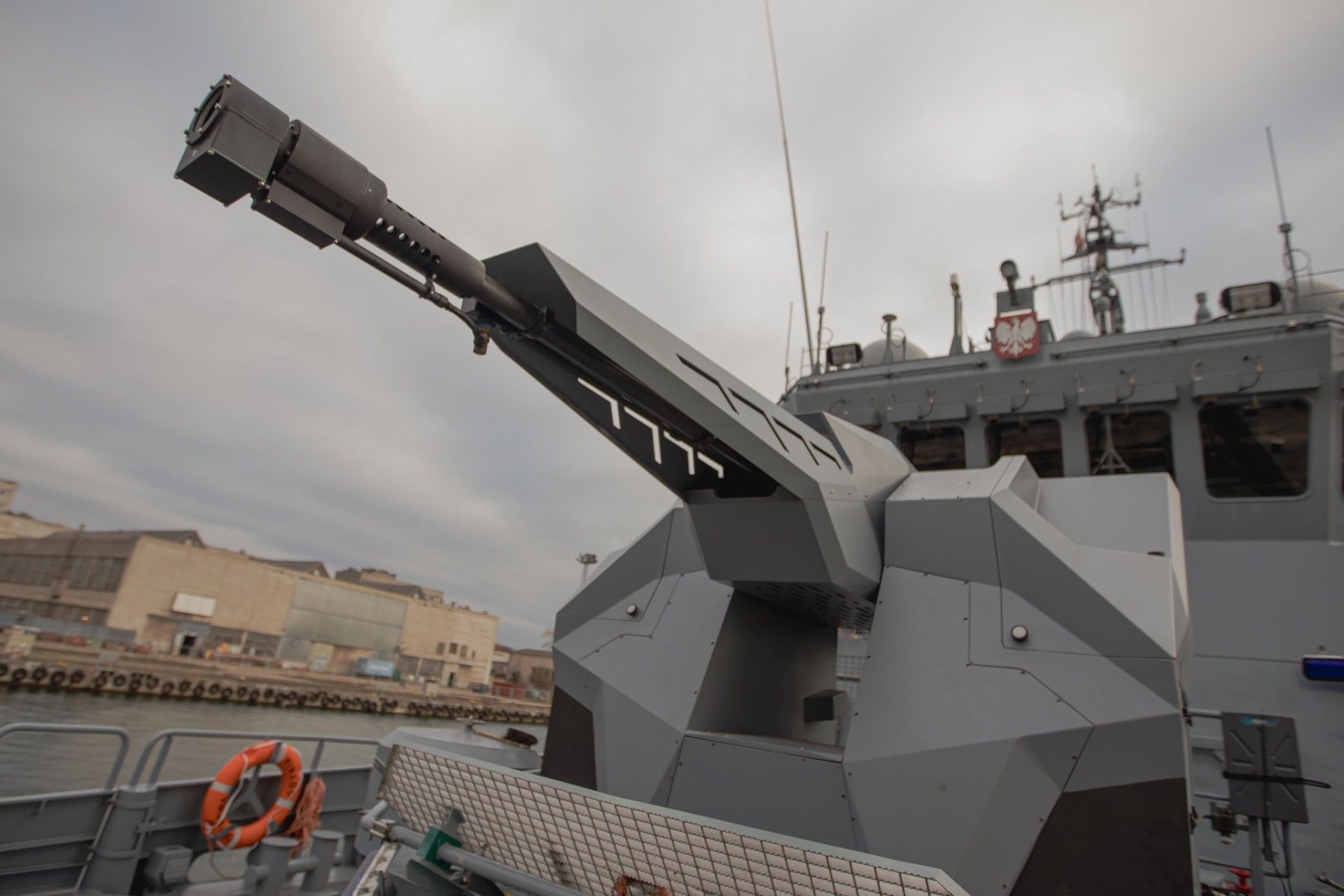 Nowa polska armata morska 35 mm jest już na Mewie