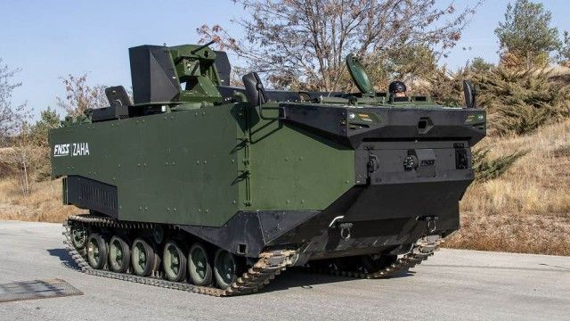 IDEF 2023: Pływający transporter z Turcji | Defence24