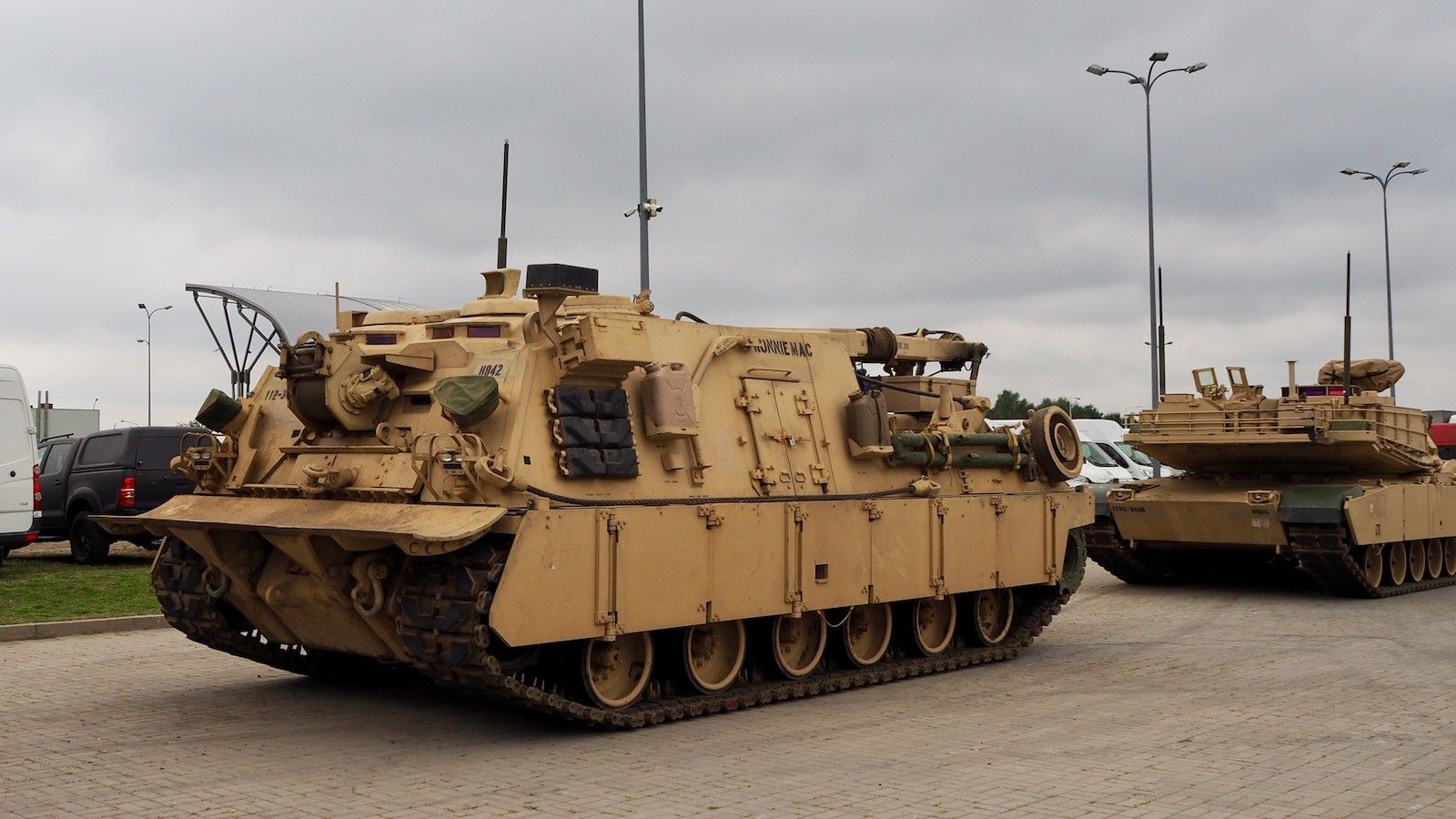 Pojazdy BAE Systems nie tylko dla Abramsa. Wspólna oferta z PGZ [WYWIAD]