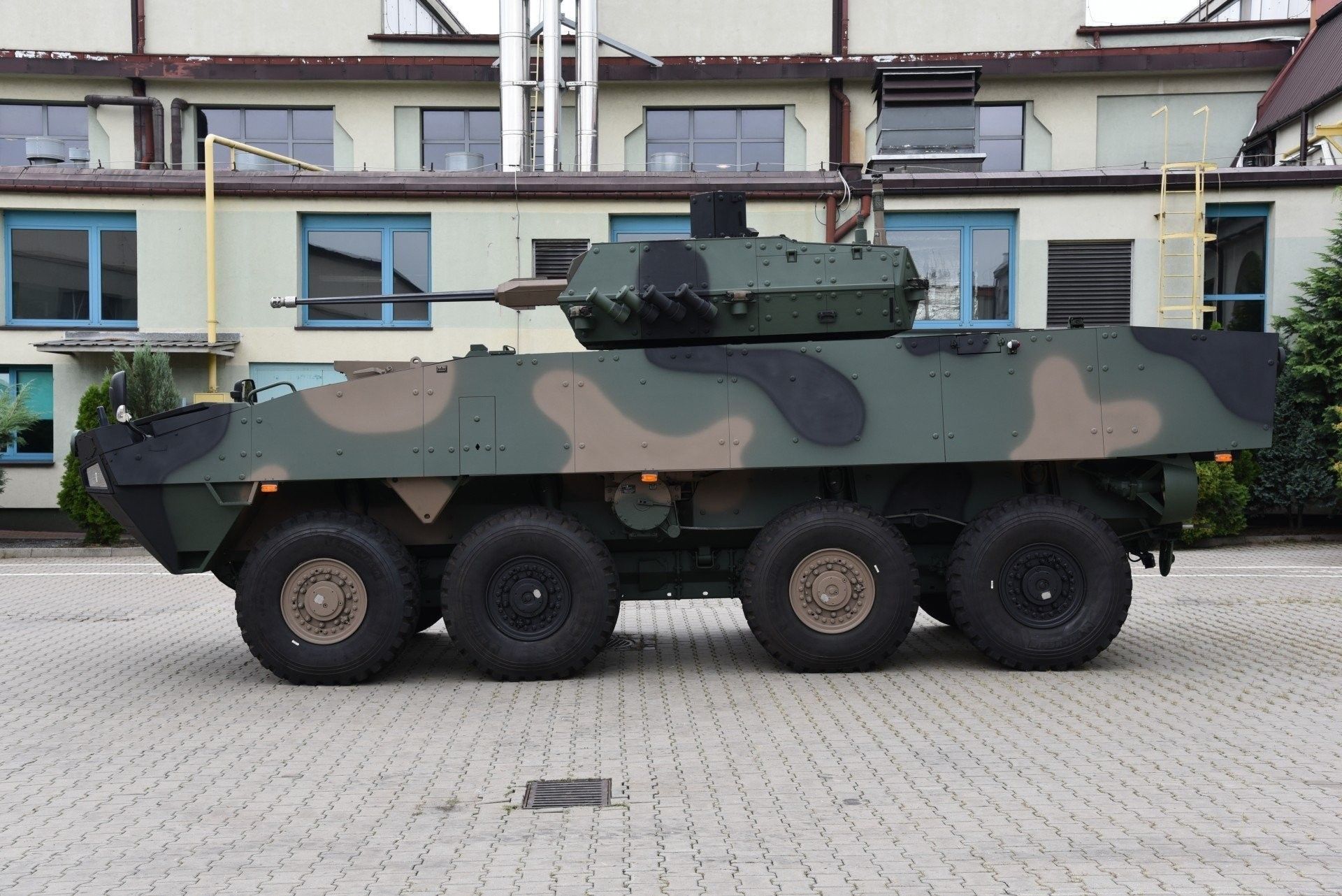 80 nowych Rosomaków. Umowa z opcją na więcej