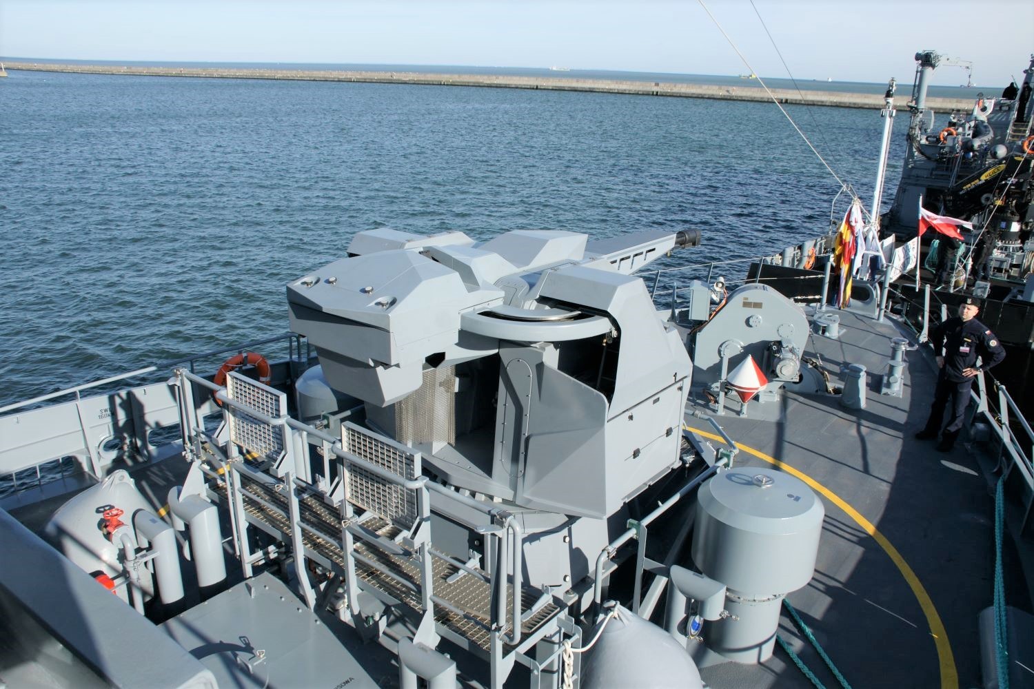 24 godziny przed czyli niszczyciel min Mewa z zewnątrz i od środka ...