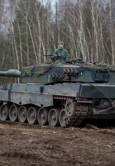 Poland Starts Training of Ukrainian Leopard 2 Tank Crews | Defence24.com