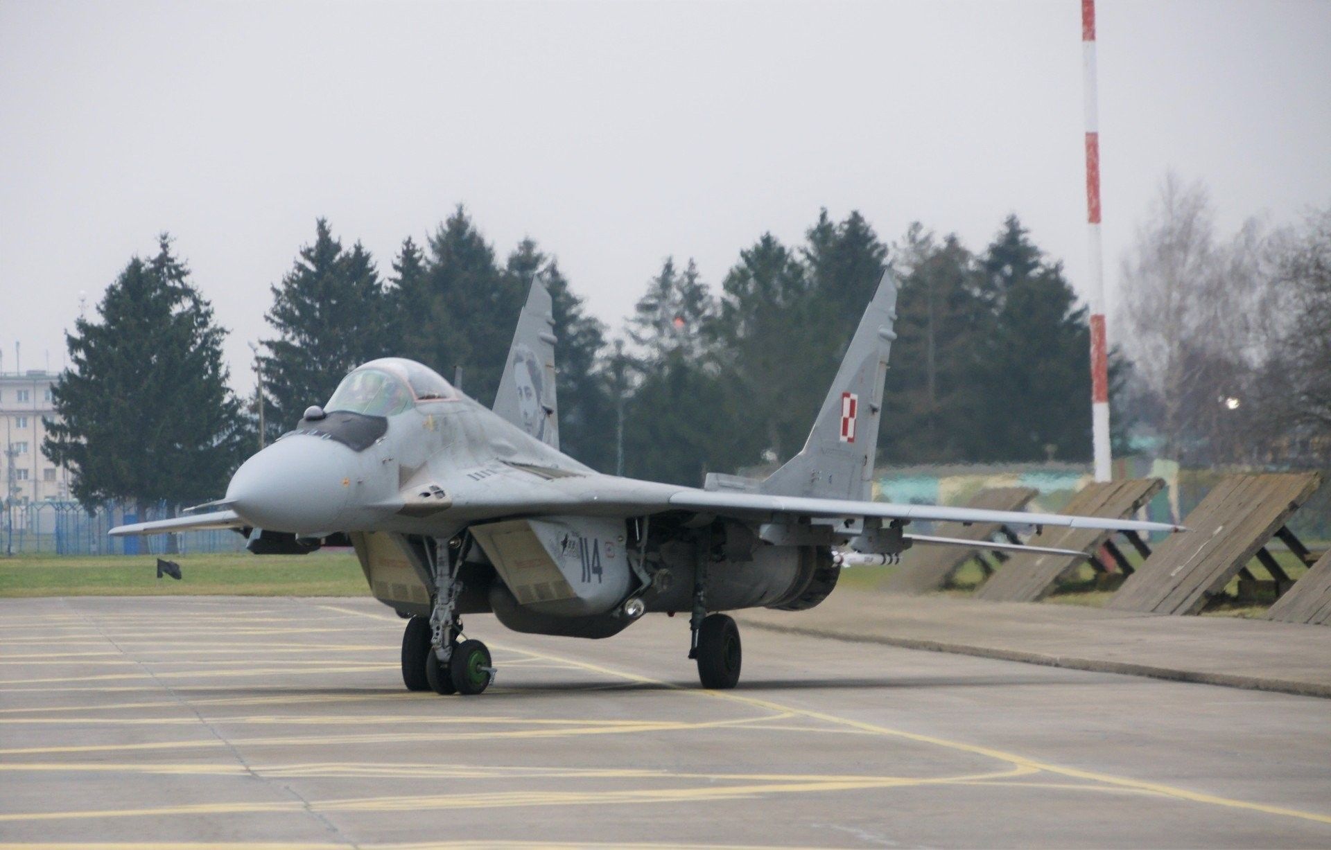 Four now, more to go. Poland sends MiG-29 fighters | Defence24.com