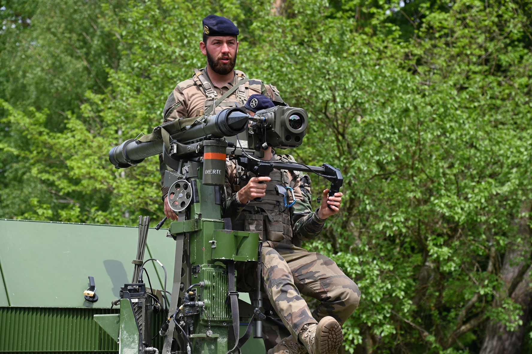 Francja wzmacnia obronę przeciwlotniczą. Armata środkiem na drony ...