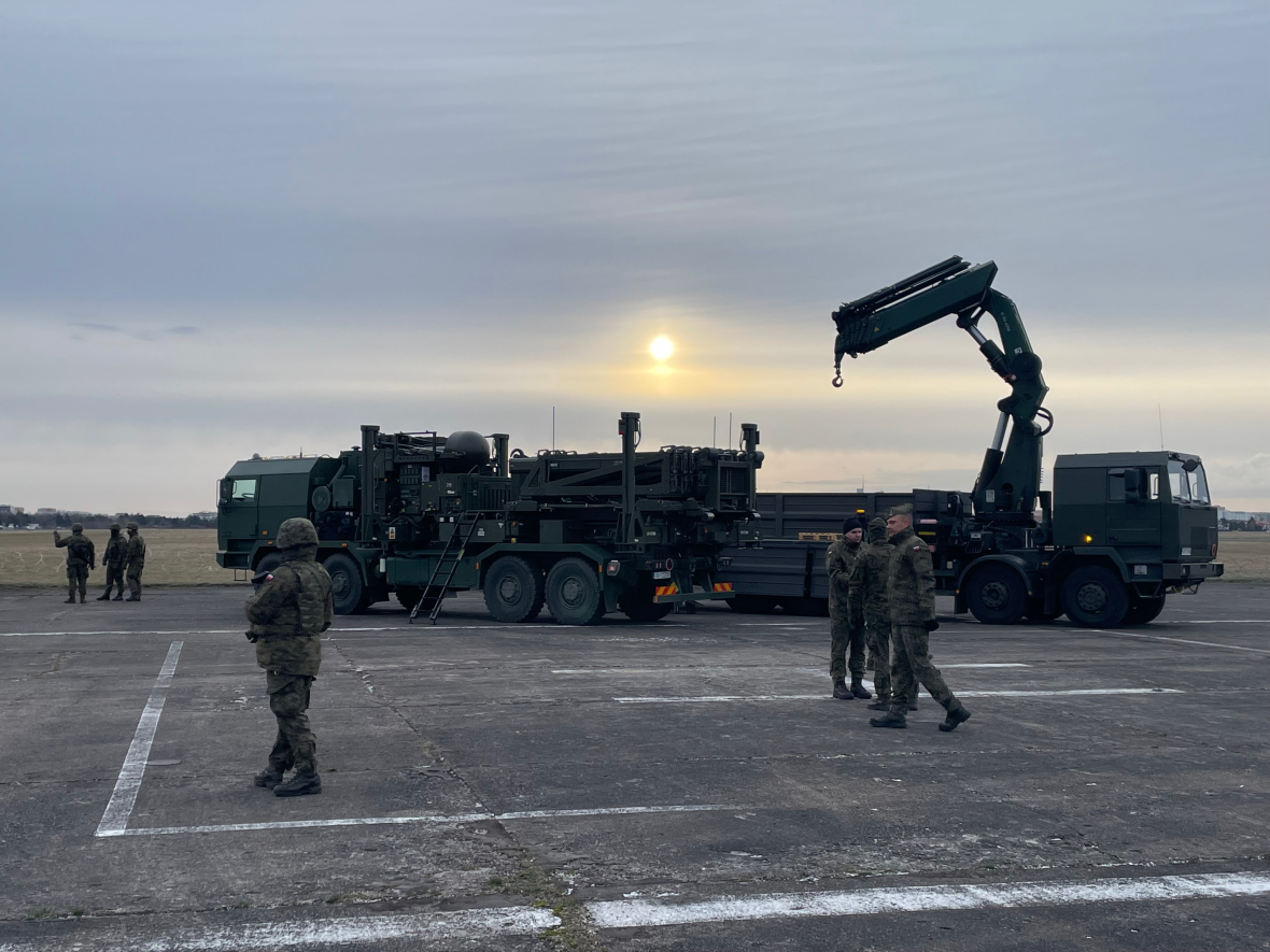 Narew w Warszawie. Żelazna Dywizja wzmacnia przeciwlotniczą tarczę ...