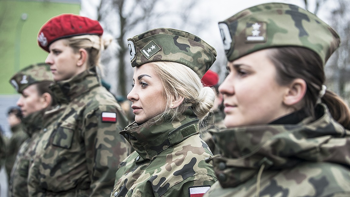 Kobiet w polskiej armii coraz więcej. Teraz również obowiązkowo | Defence24