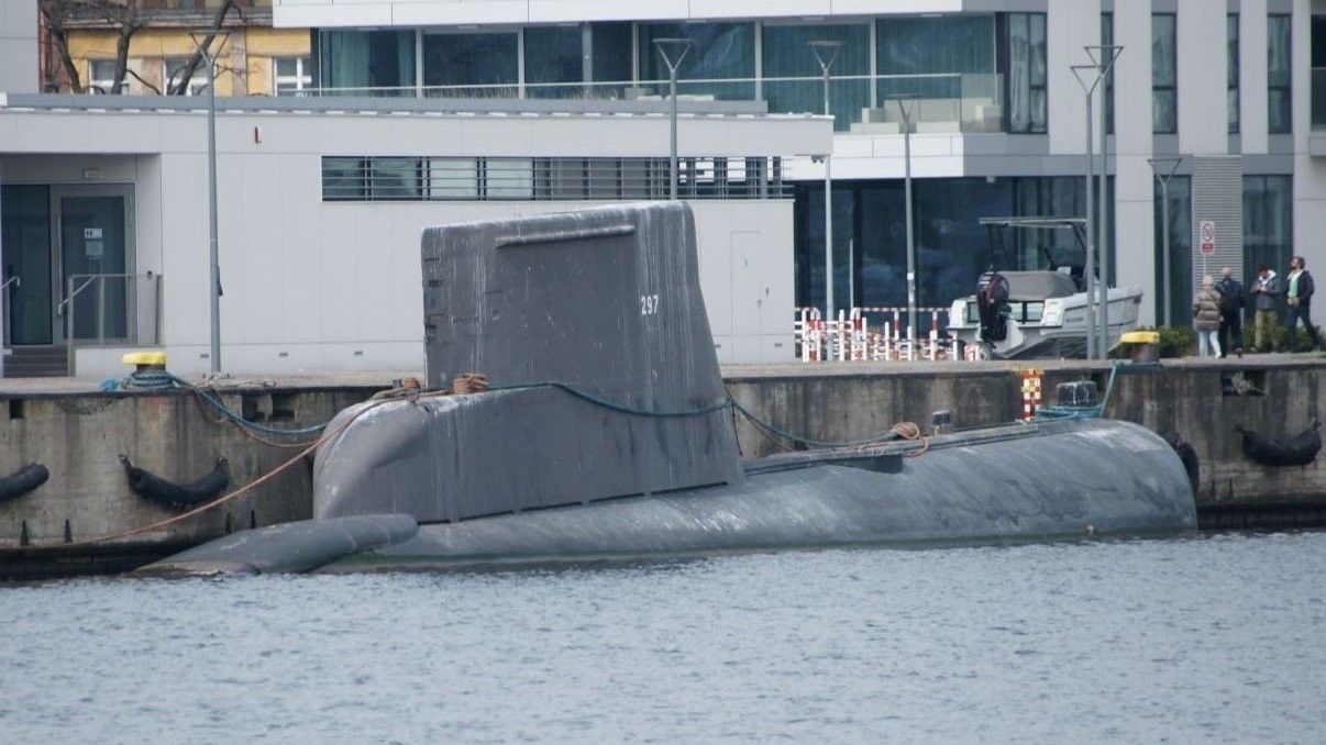 Co dalej czeka wycofany okręt podwodny ORP Kondor? | Defence24