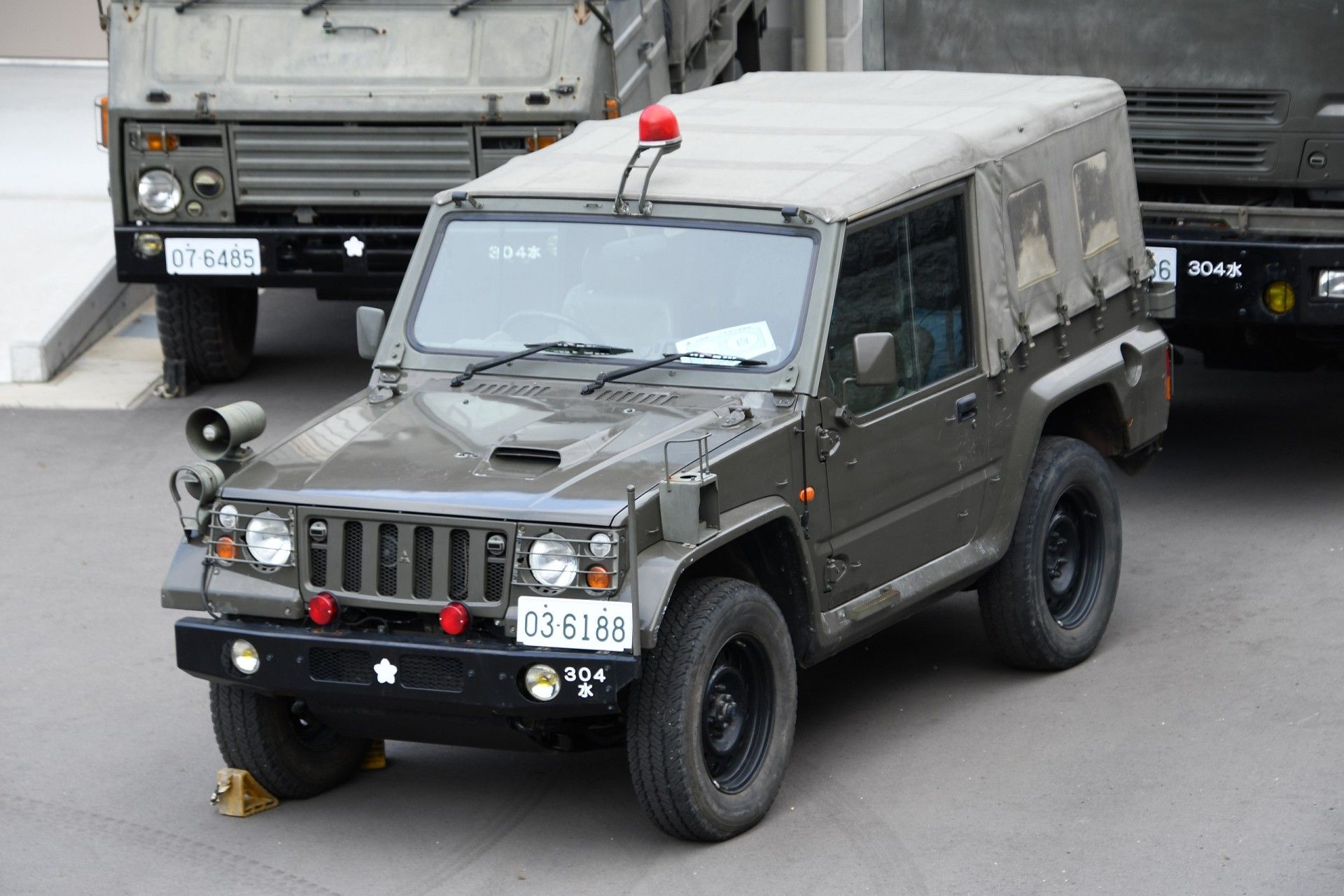 Japońskie terenówki dla Ukrainy