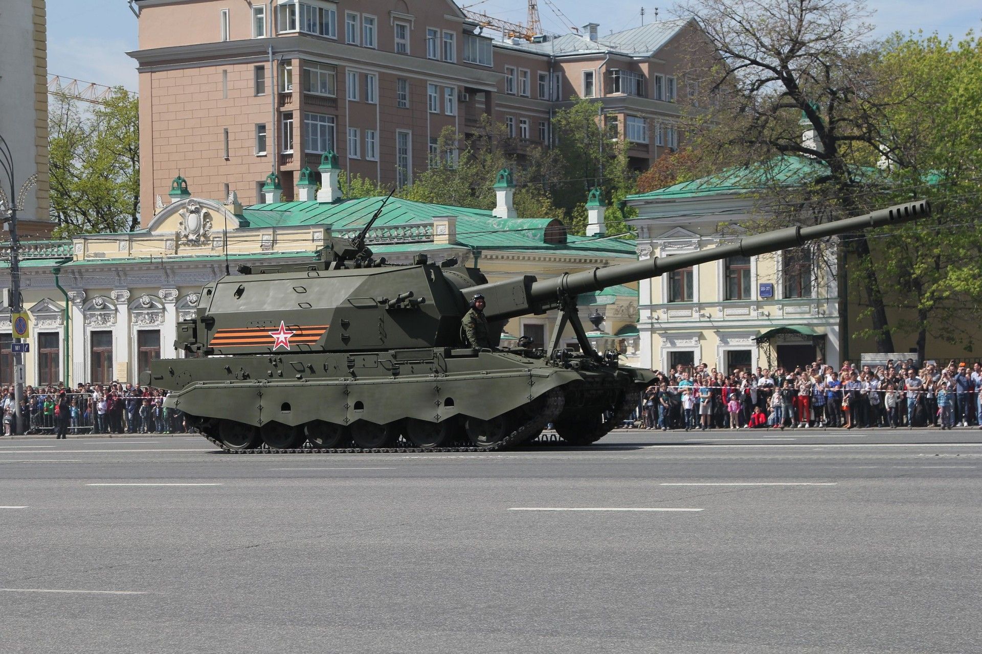 Rosjanie prezentują swój nowy armatomoździerz