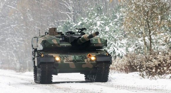 Polish Army Takes Delivery of Leopard 2PL Main Battle Tanks