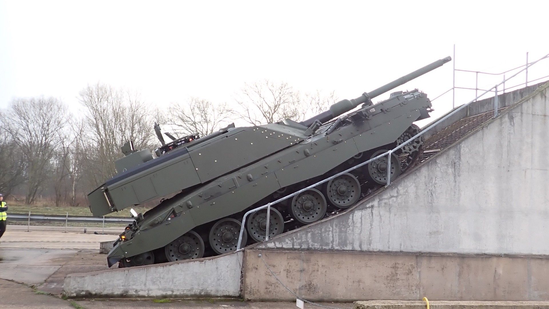 Pierwsze testy prototypu Challengera 3 | Defence24