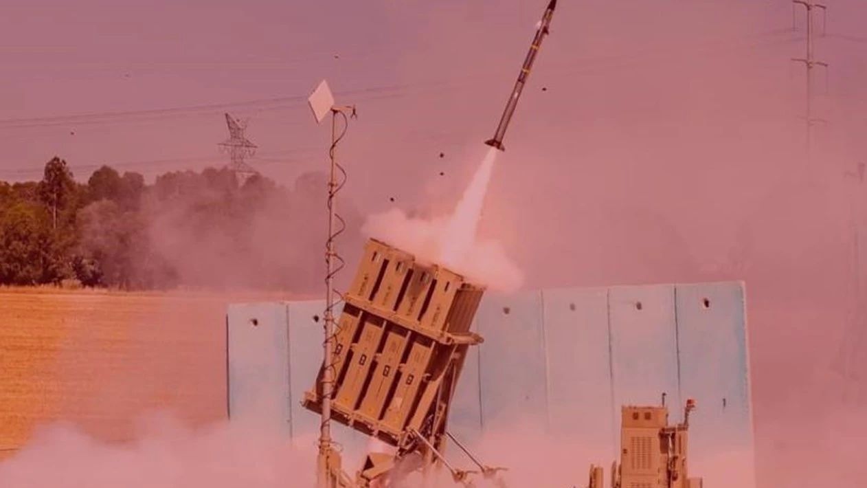 Pocisk wystrzelony przez bojowników Huti po raz pierwszy trafił w ...