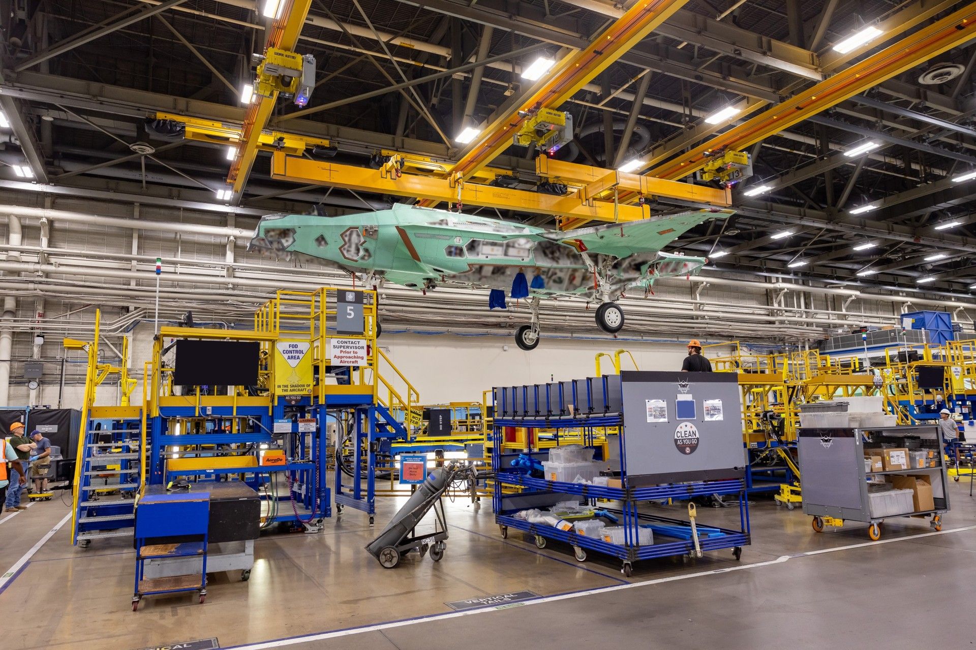 Pierwszy polski F-35 na własnych kołach. Kiedy koniec prac? [FOTO]