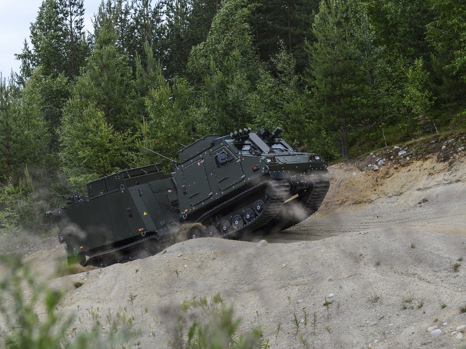 Gumowa rewolucja. Kanadyjskie gąsienice dla wojska [ANALIZA]