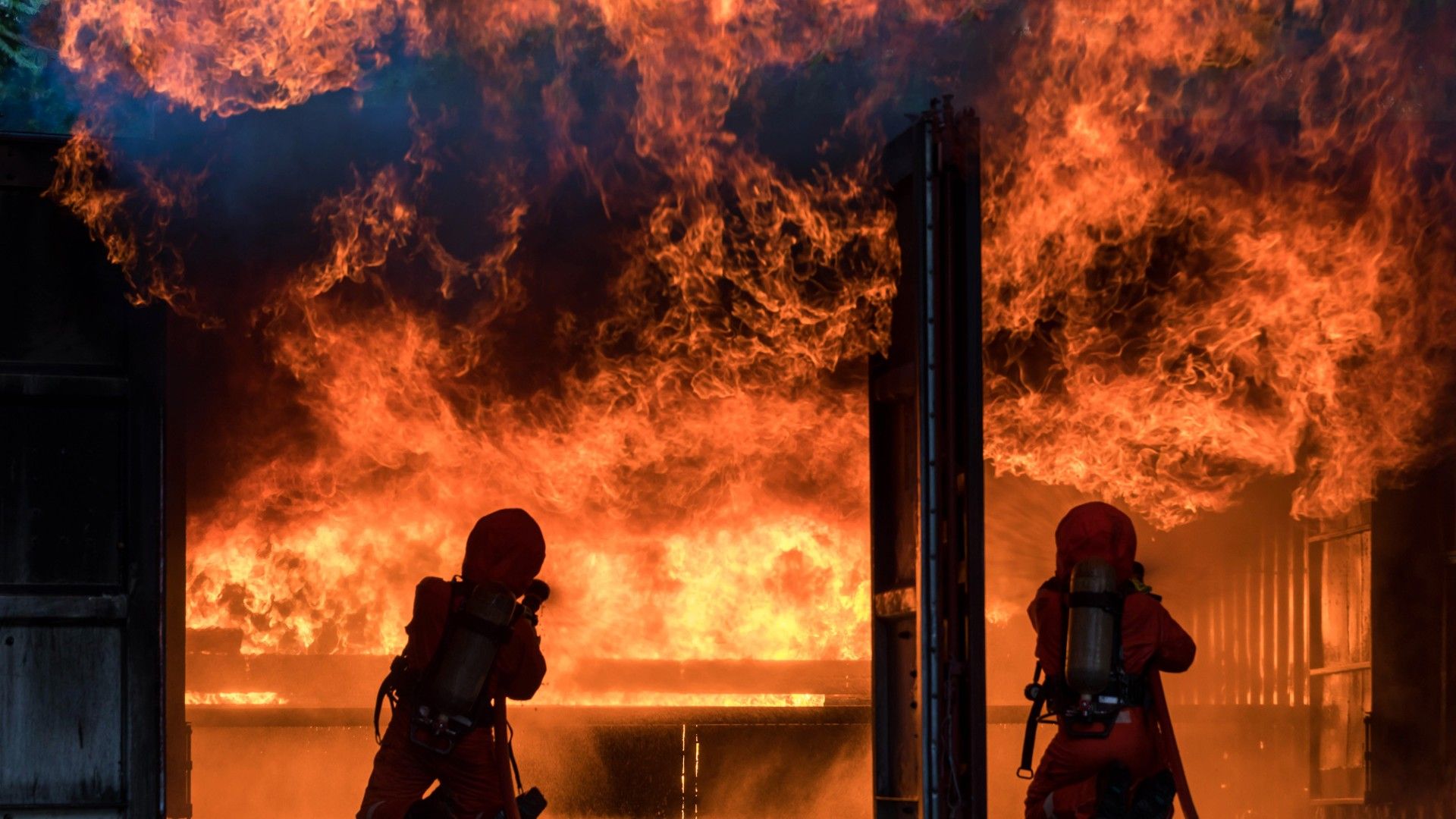 Wybuch w rosyjskim składzie ropy. 450 strażaków gasi pożar