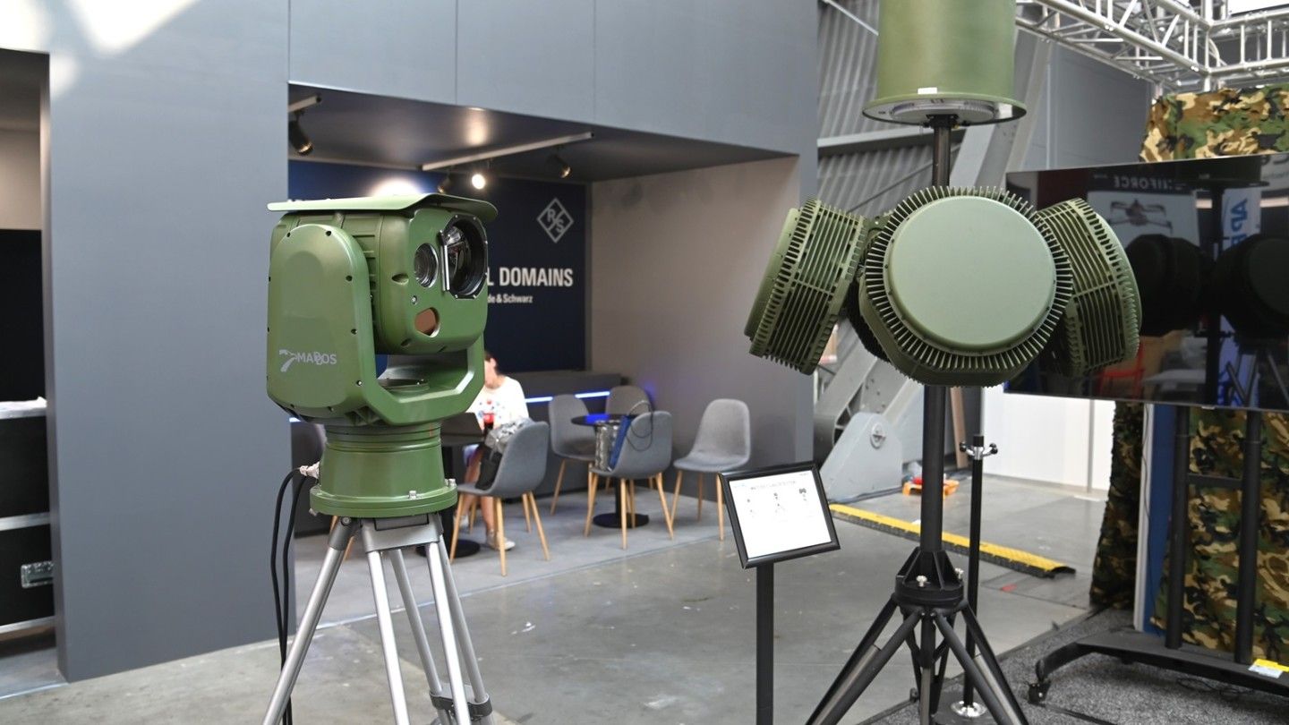 MSPO 2024: AP-FLYER z systemem MADDOS - do wykrywania i zwalczania dronów