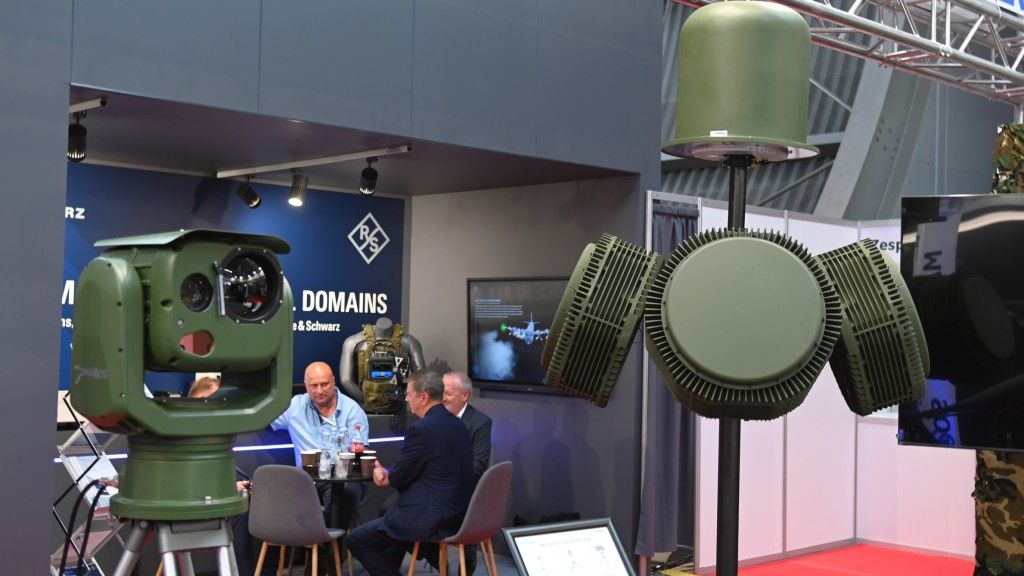 MSPO 2024: AP-FLYER z systemem MADDOS - do wykrywania i zwalczania dronów