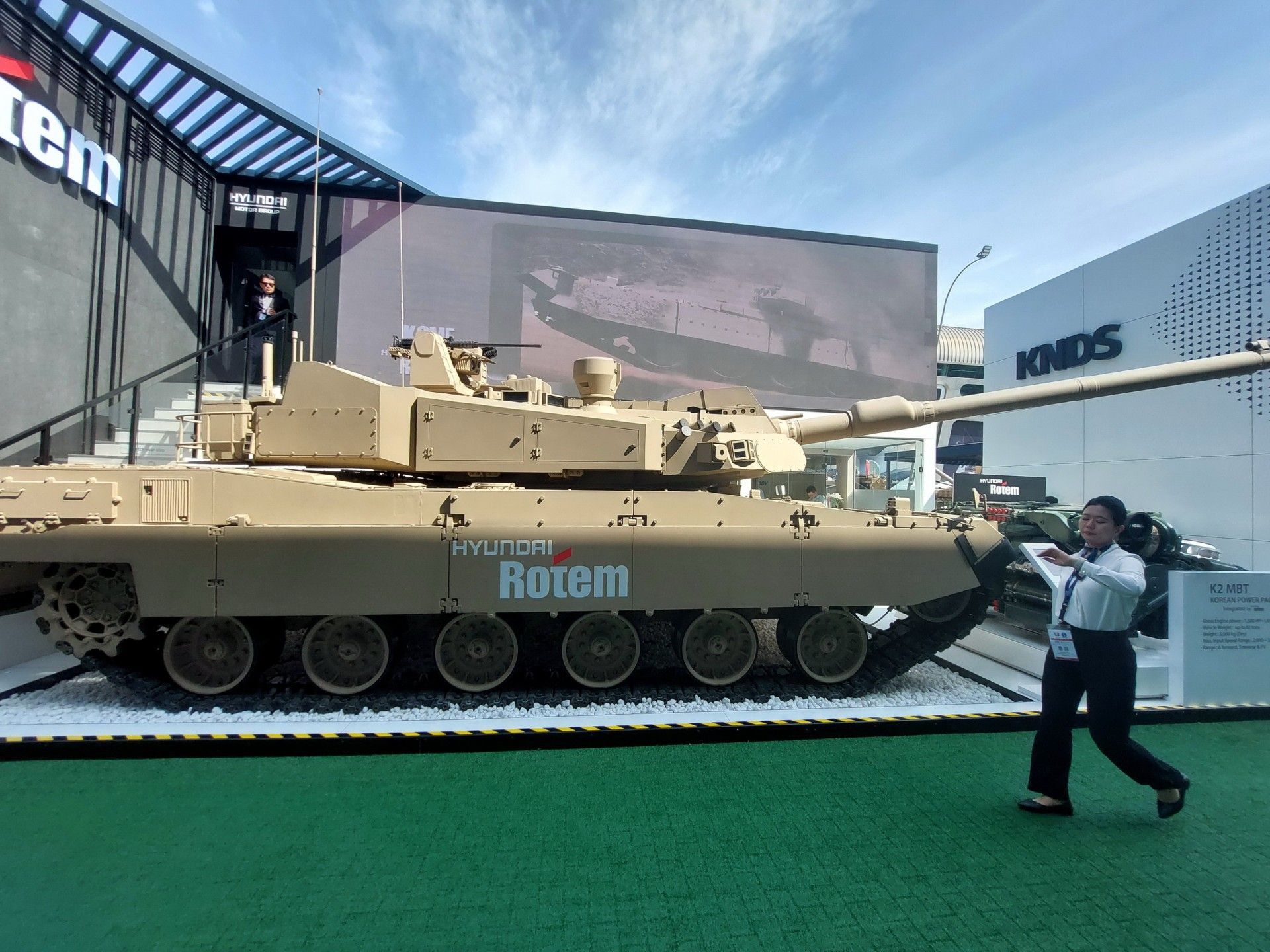 Czarna Pantera w Emiratach. Hyundai Rotem promuje czołg K2