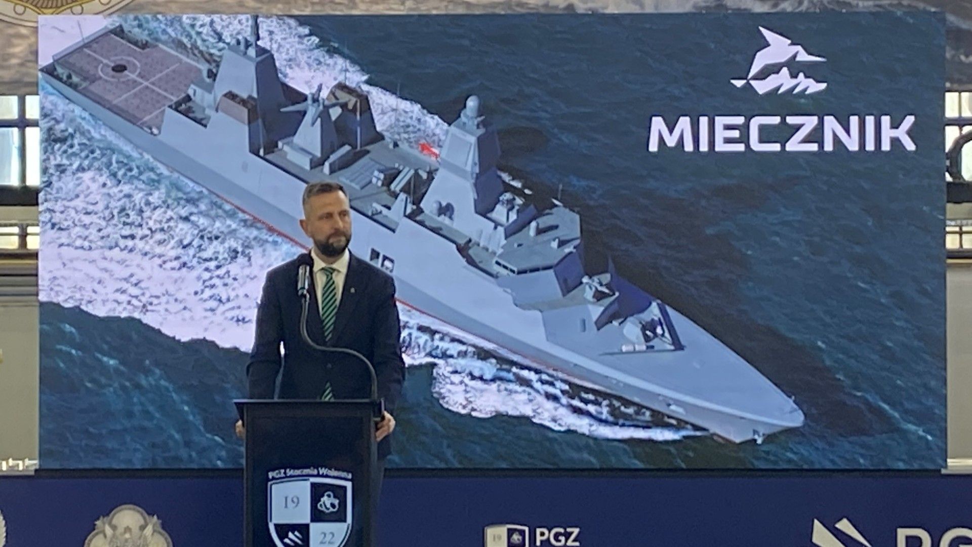 “Miecznik” Gains Momentum. First Steel Plate for ORP Burza Cut [PHOTO]