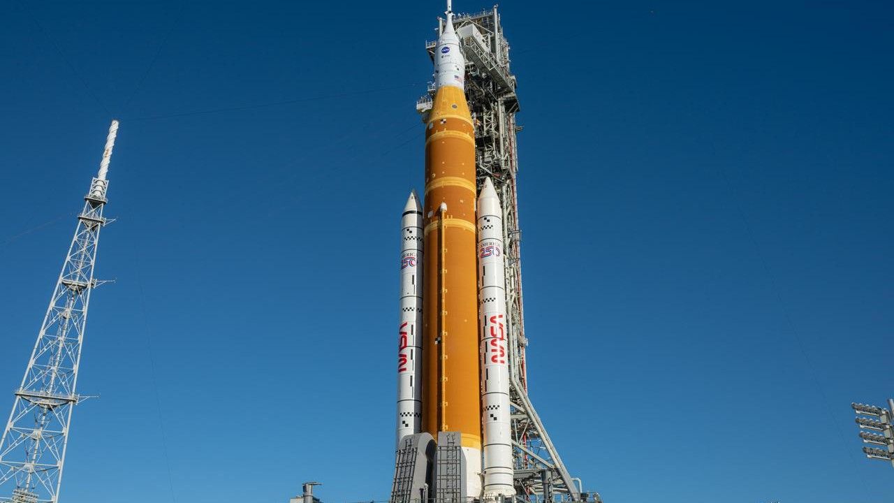 Księżycowy kolos NASA. Czym jest rakieta SLS? [ANALIZA]