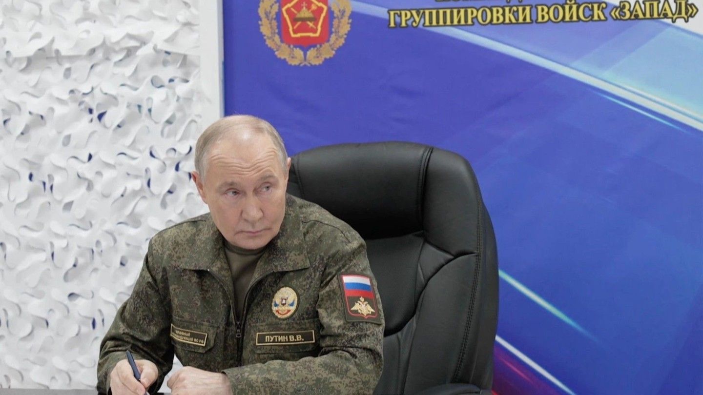 Środowy przegląd mediów; Putin leci do Pekinu po pomoc; Pieniądze dla ...