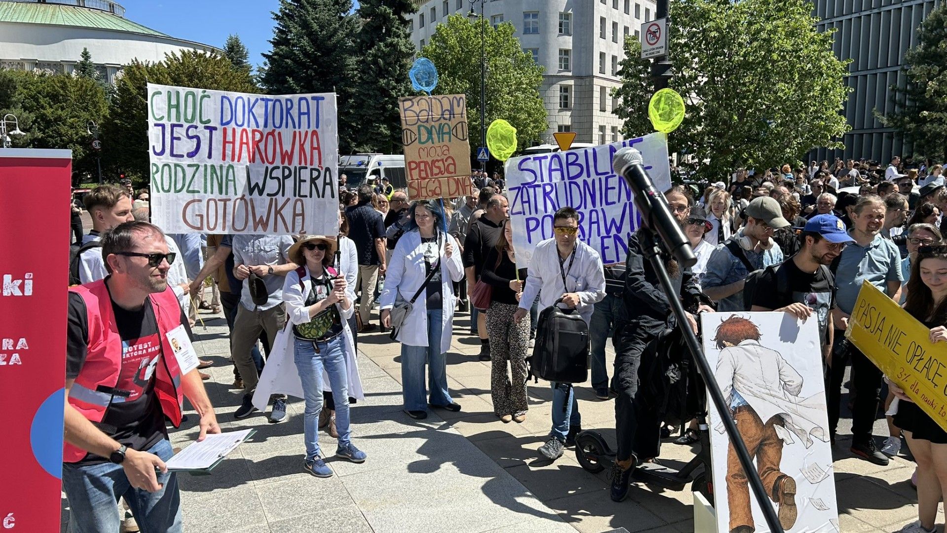 Protest 3% na naukę a polski atom. Kadr potrzeba jak wody