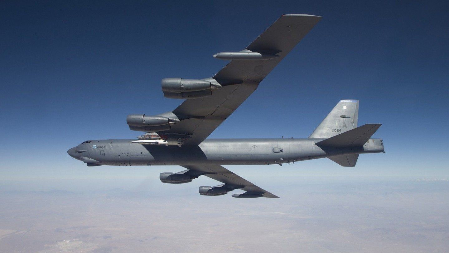 Bombowiec B-52 rozbił się w bazie lotniczej Edwards